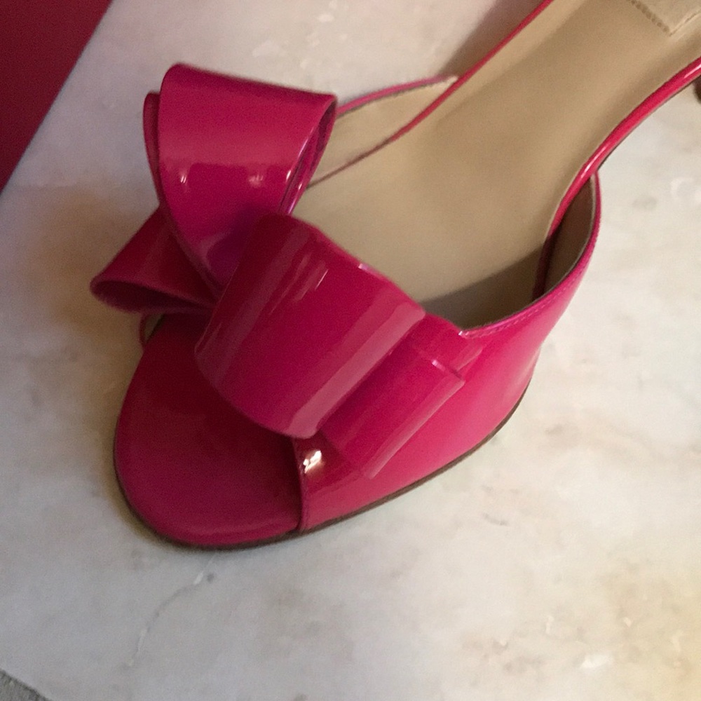 Valentino Fuchsia Bow Sandals. - Gem